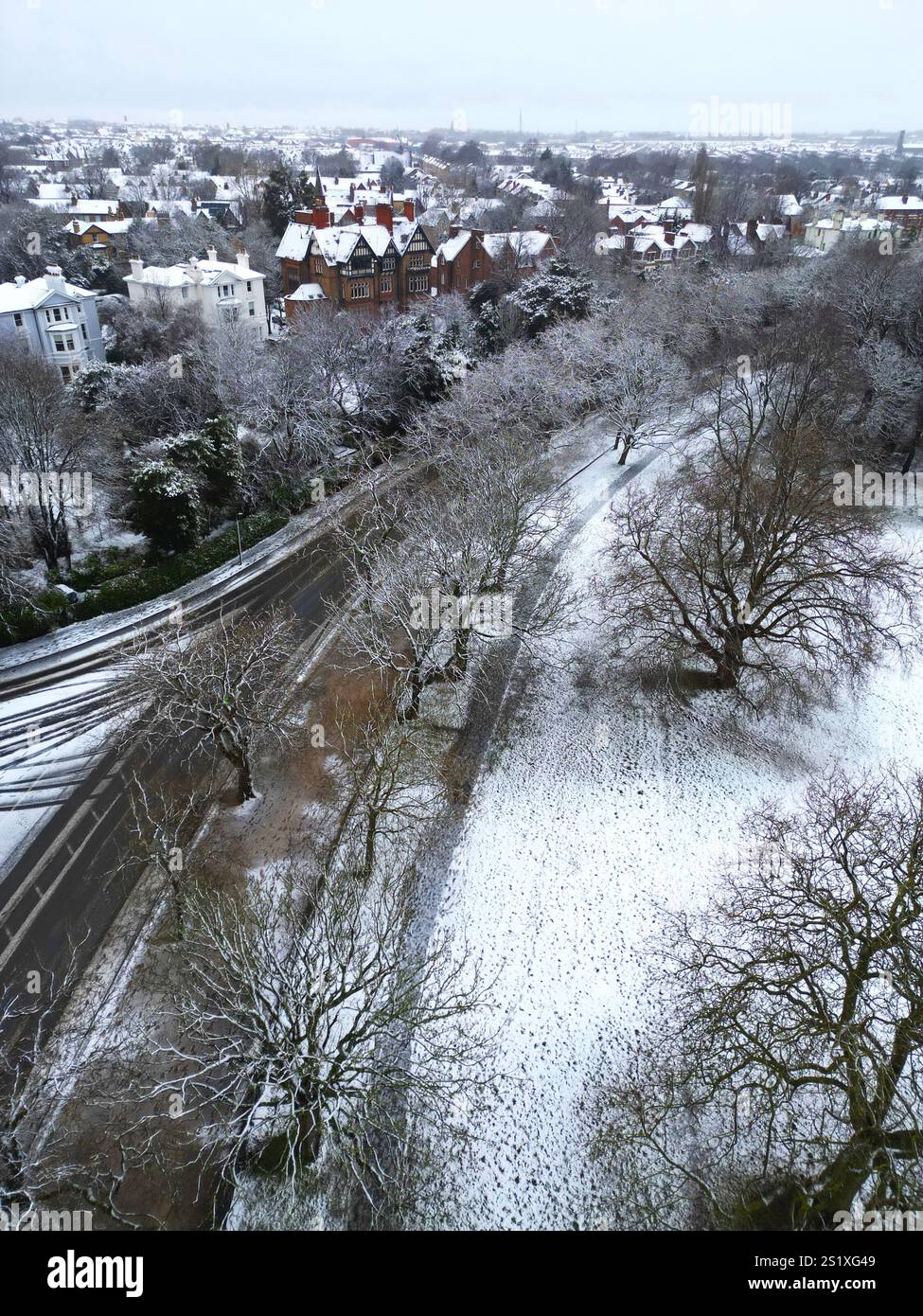 Liverpool, UK. 5th Jan, 2025. Heavy snow on the streets of Liverpool ...