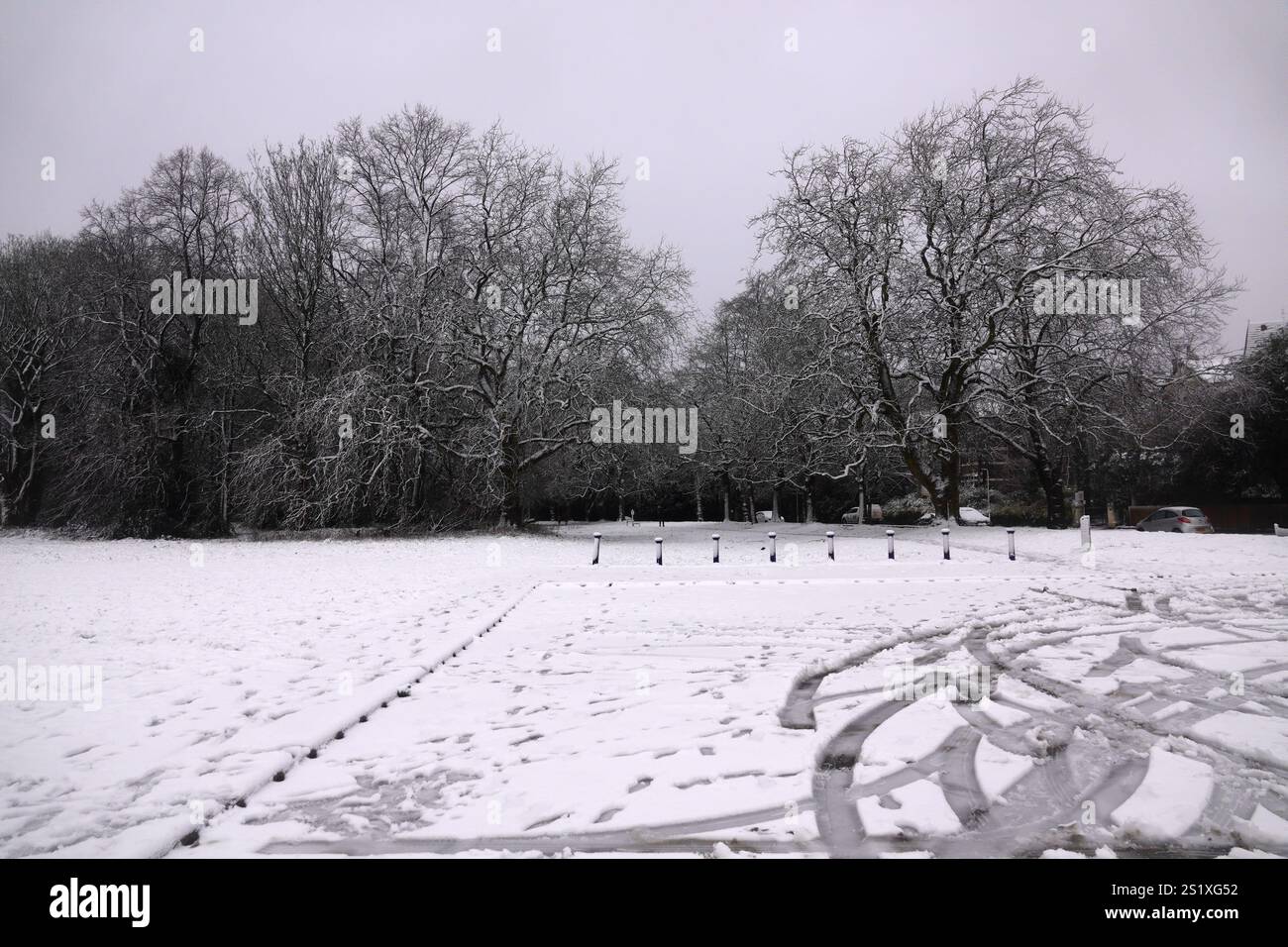 Liverpool, UK. 5th Jan, 2025. Heavy snow on the streets of Liverpool ...
