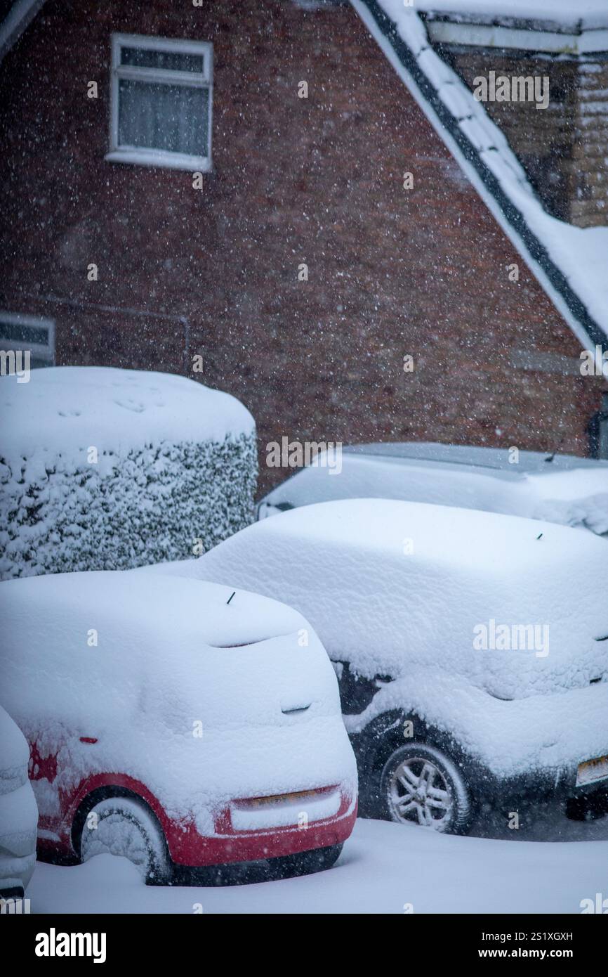 West Yorkshire, UK. 5th Jan, 2025. UK Weather. Heavy overnight snow in ...