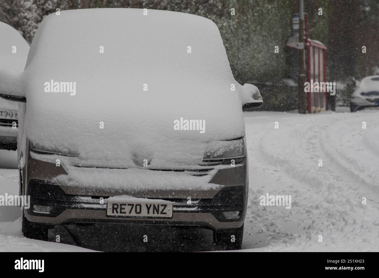 West Yorkshire, UK. 5th Jan, 2025. UK Weather. Heavy overnight snow in ...
