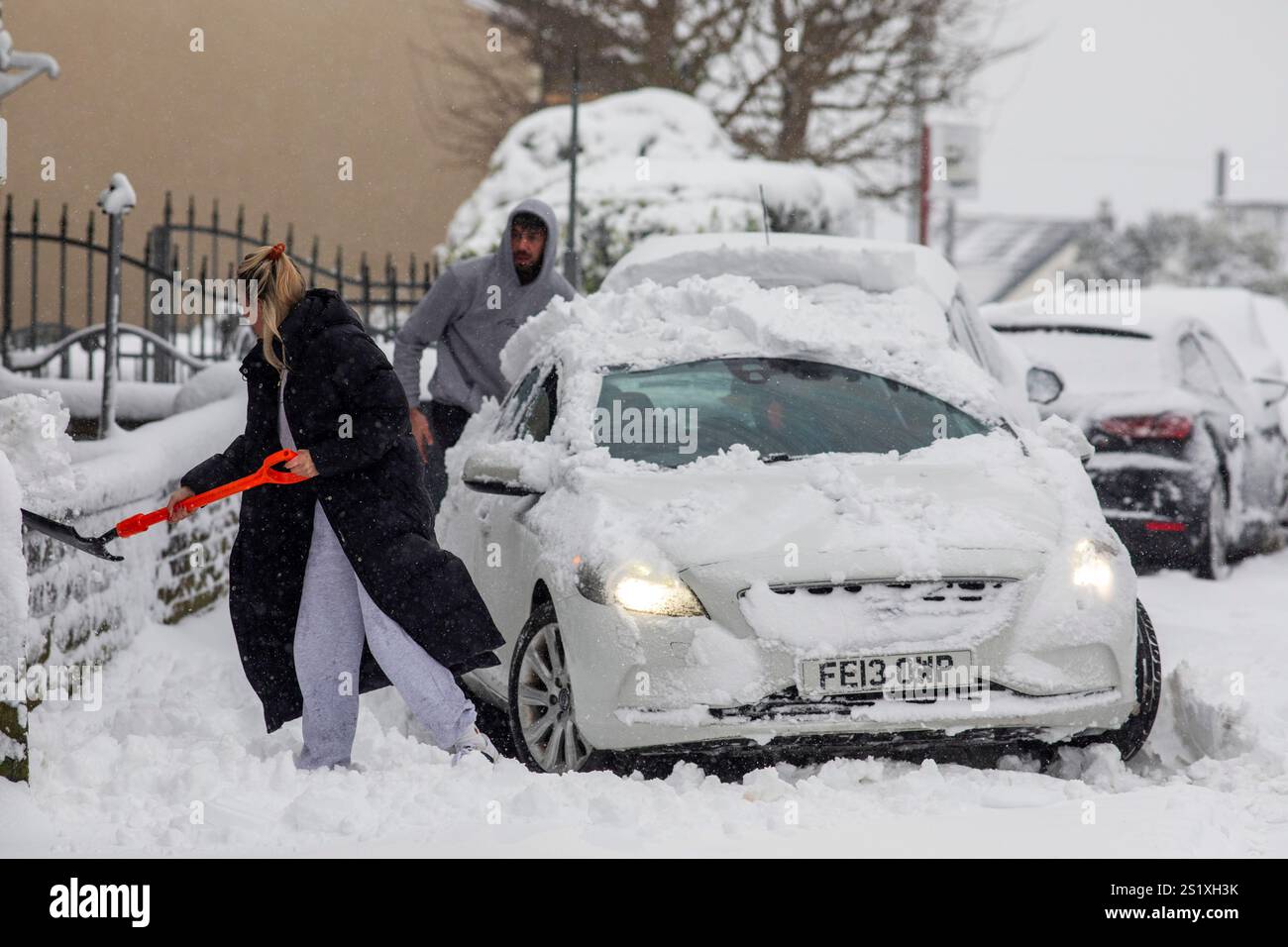 West Yorkshire, UK. 5th Jan, 2025. UK Weather. Heavy overnight snow in ...