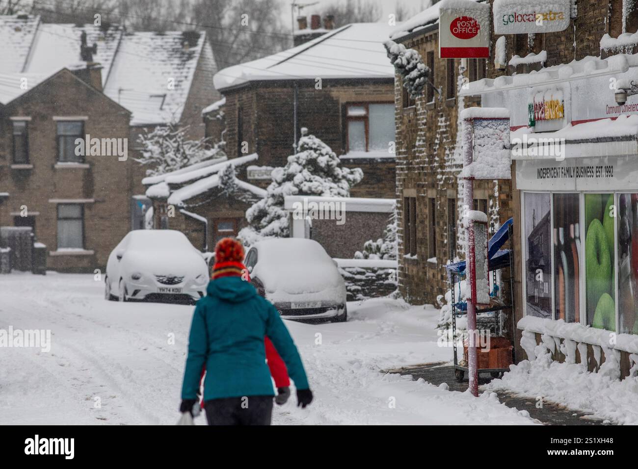 West Yorkshire, UK. 5th Jan, 2025. UK Weather. Heavy overnight snow in ...