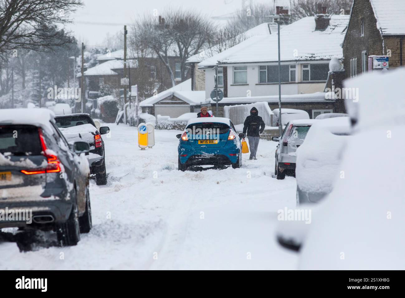 West Yorkshire, UK. 5th Jan, 2025. UK Weather. Heavy overnight snow in ...
