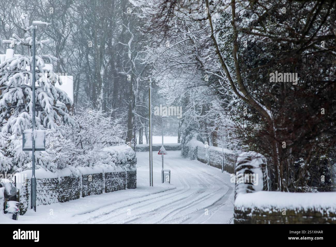 West Yorkshire, UK. 5th Jan, 2025. UK Weather. Heavy overnight snow in ...