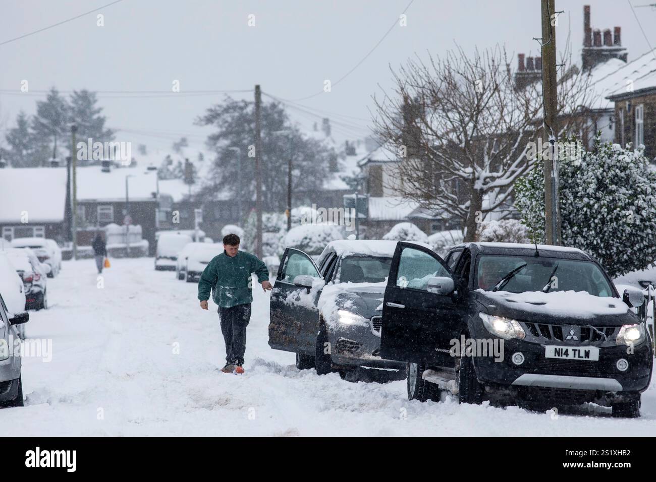 West Yorkshire, UK. 5th Jan, 2025. UK Weather. Heavy overnight snow in ...
