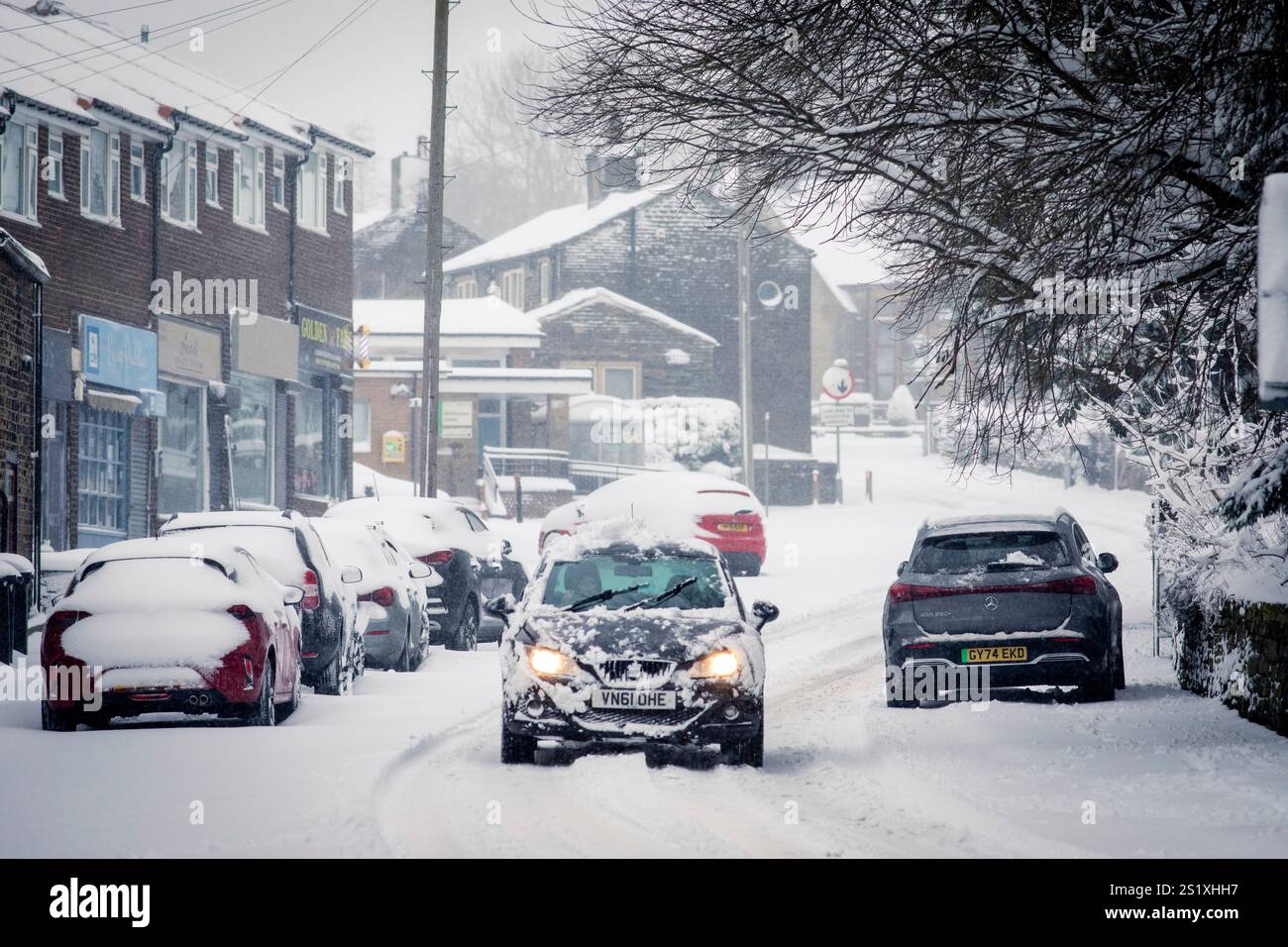 West Yorkshire, UK. 5th Jan, 2025. UK Weather. Heavy overnight snow in ...