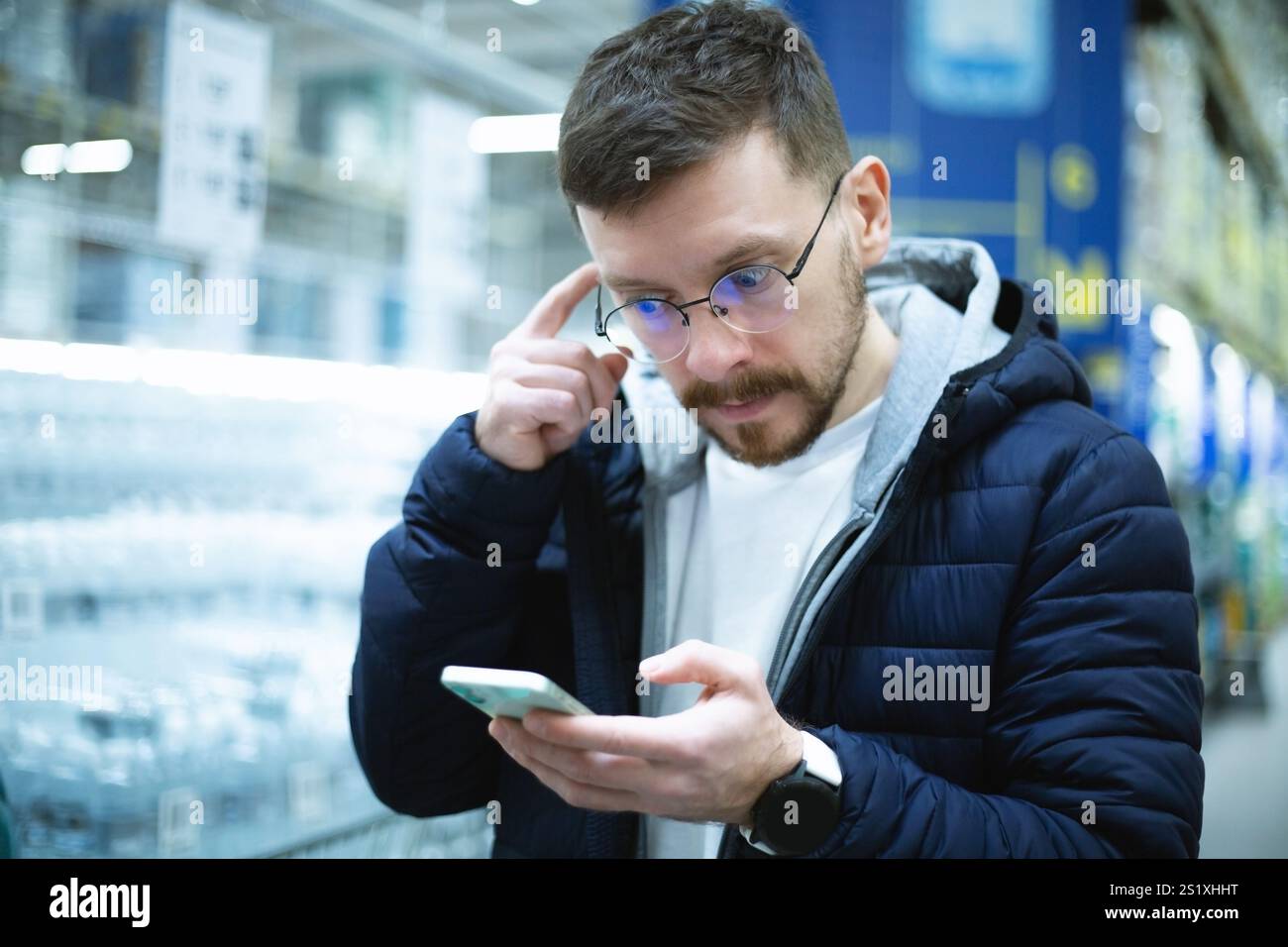 Shocked man shop sale hi-res stock photography and images - Alamy
