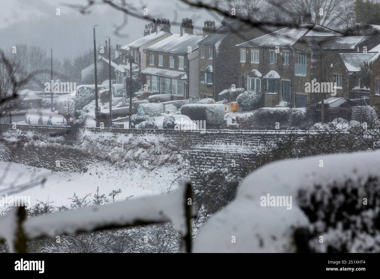 West Yorkshire, UK. 5th Jan, 2025. UK Weather. Heavy overnight snow in ...