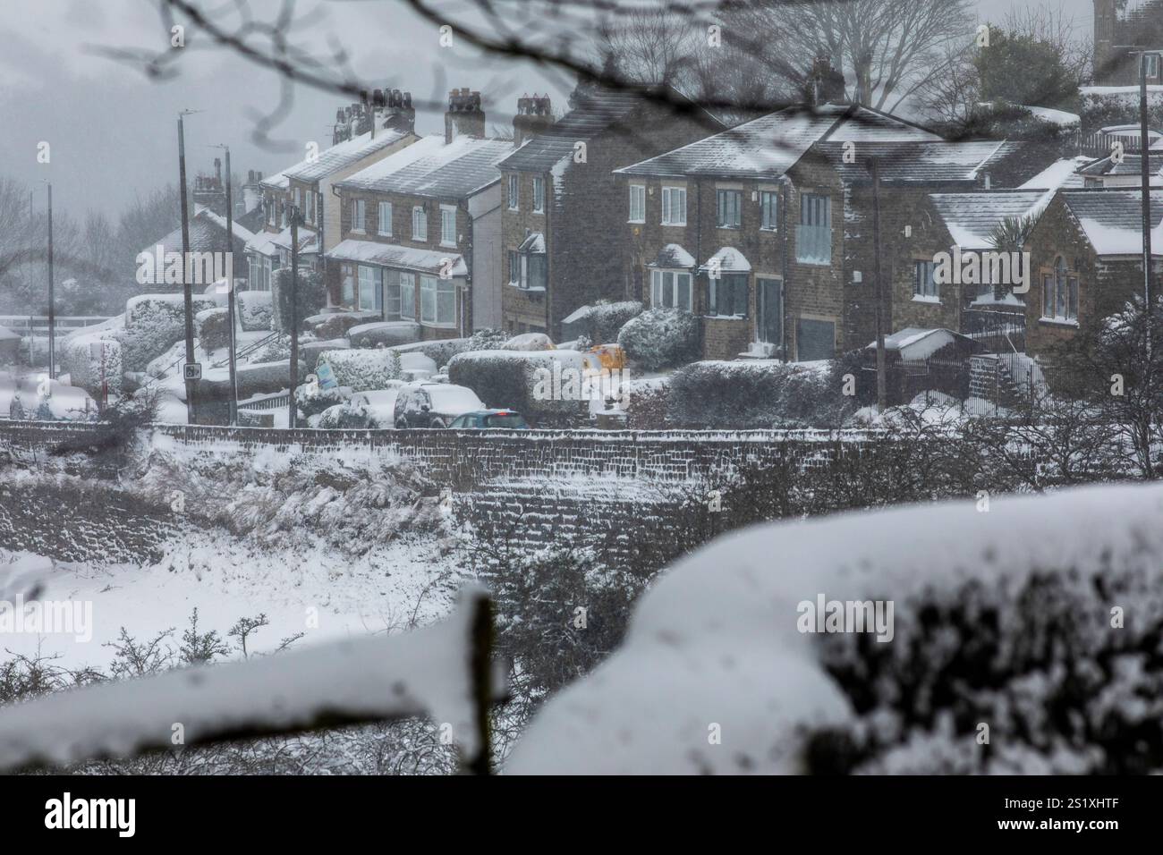 West Yorkshire, UK. 5th Jan, 2025. UK Weather. Heavy overnight snow in ...