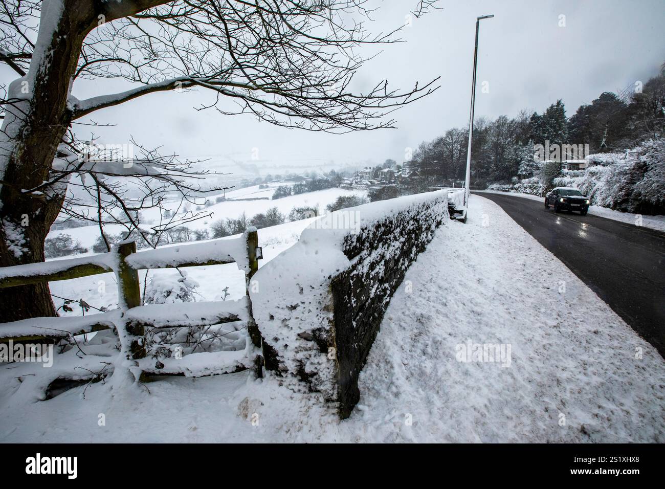 West Yorkshire, UK. 5th Jan, 2025. UK Weather. Heavy overnight snow in ...