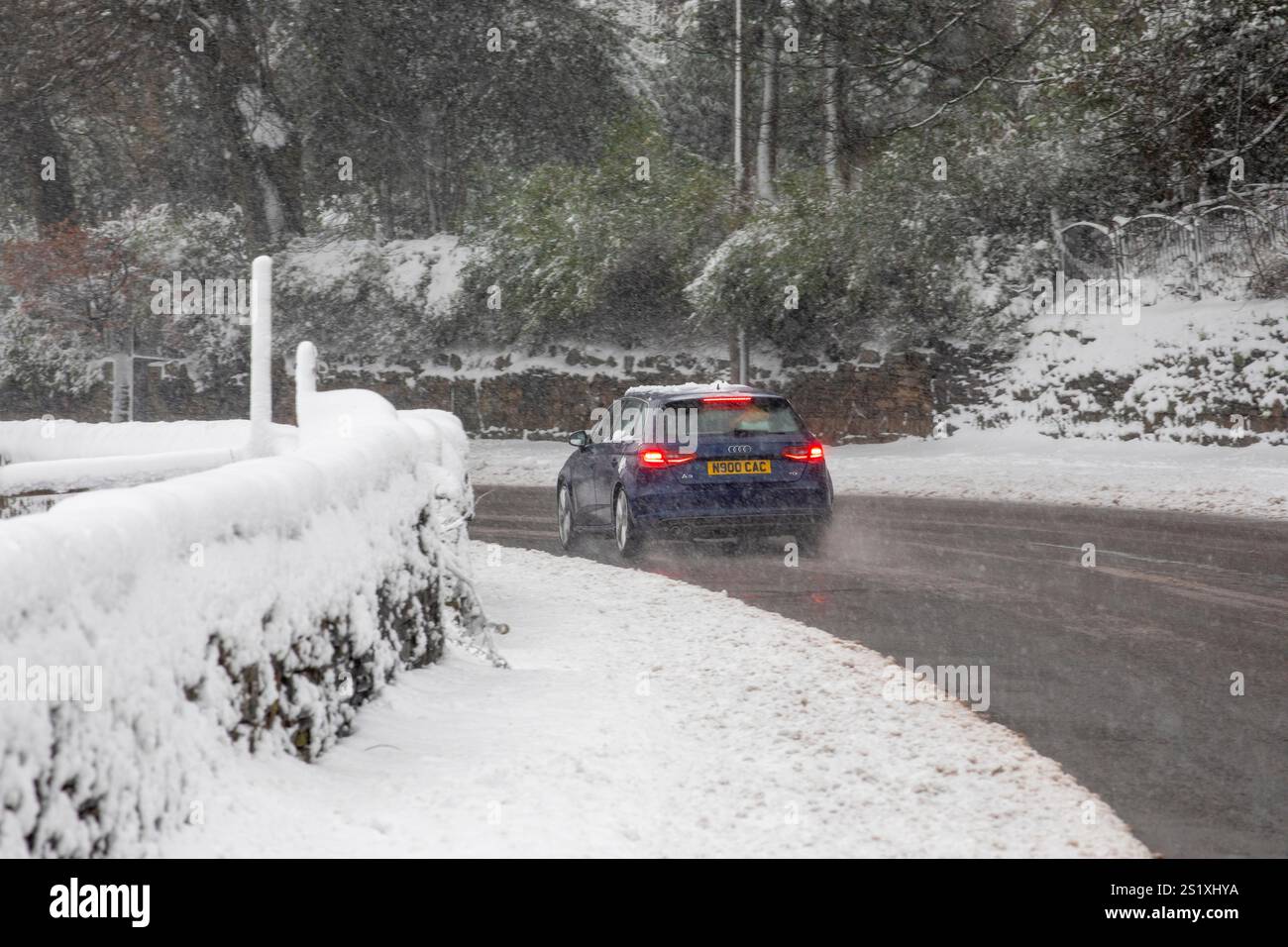 West Yorkshire, UK. 5th Jan, 2025. UK Weather. Heavy overnight snow in ...