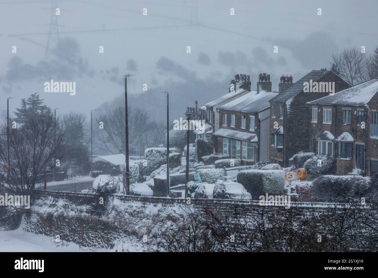 West Yorkshire, UK. 5th Jan, 2025. UK Weather. Heavy overnight snow in ...