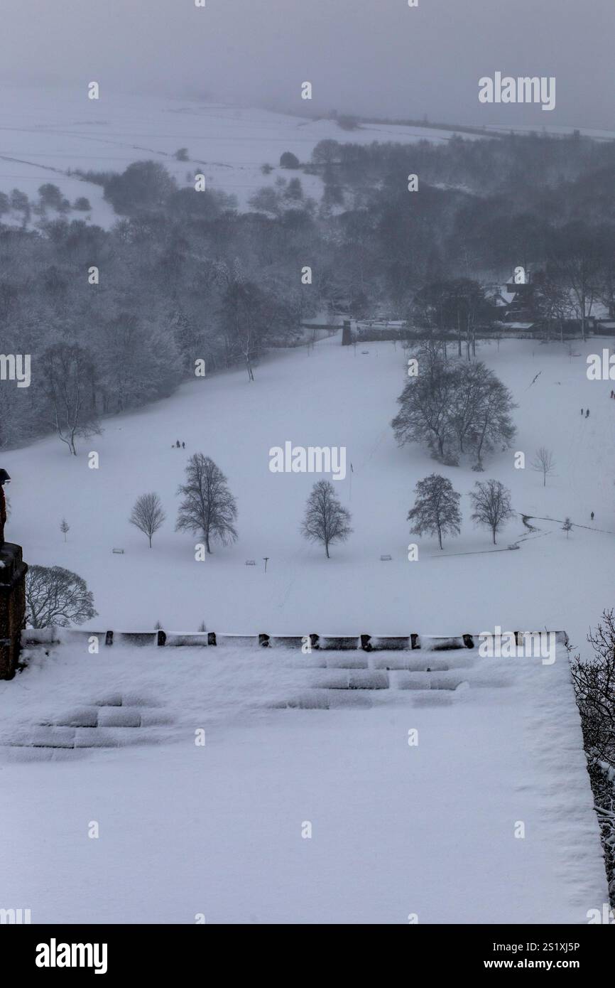 West Yorkshire, UK. 5th Jan, 2025. UK Weather. Heavy overnight snow in ...