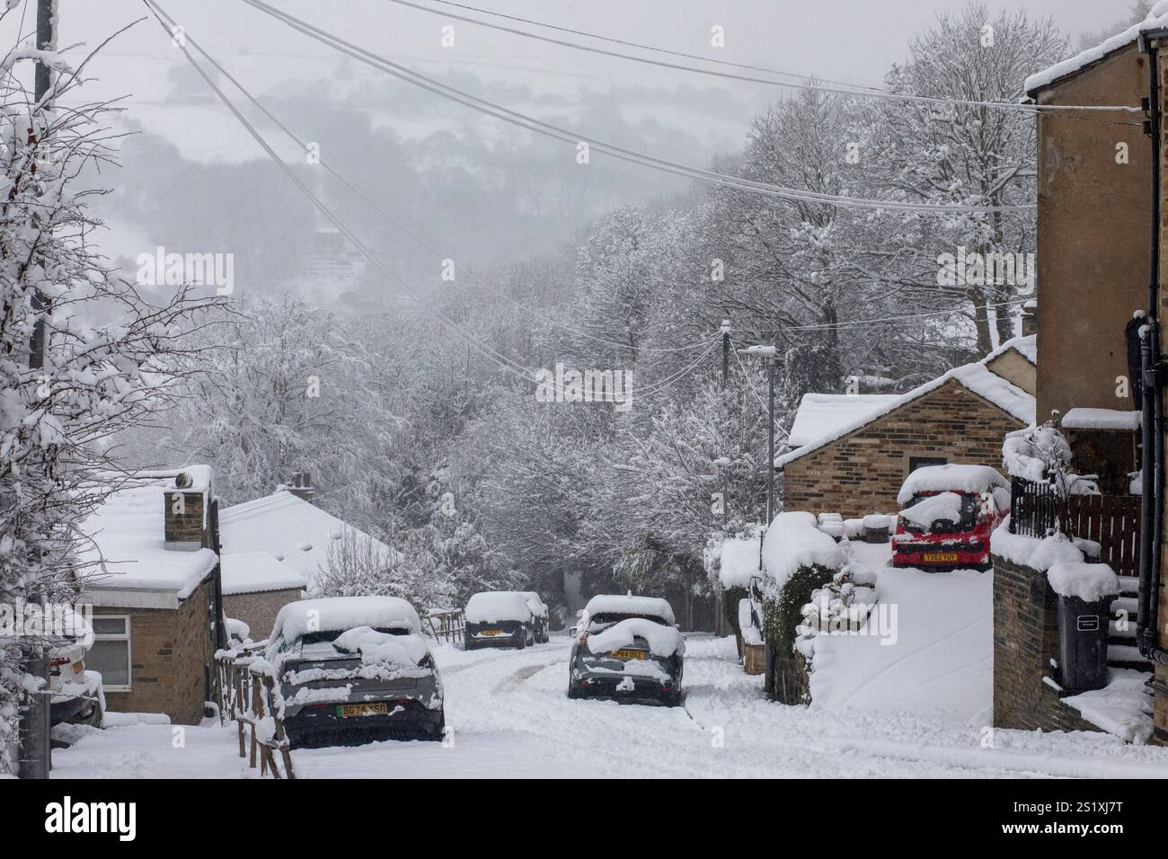 West Yorkshire, UK. 5th Jan, 2025. UK Weather. Heavy overnight snow in ...