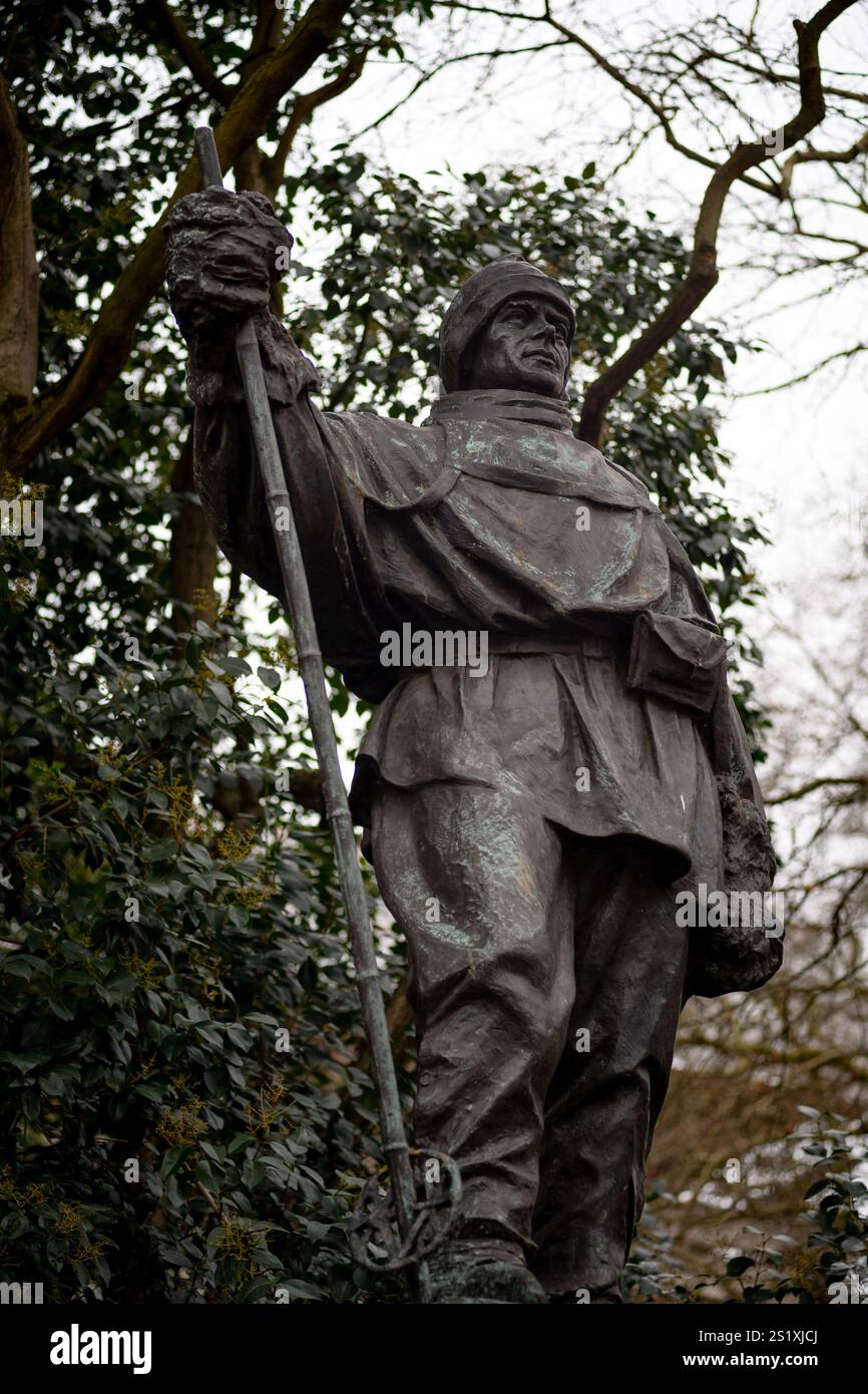 Statue of the Antarctic explorer, Captain Robert Falcon Scott in ...