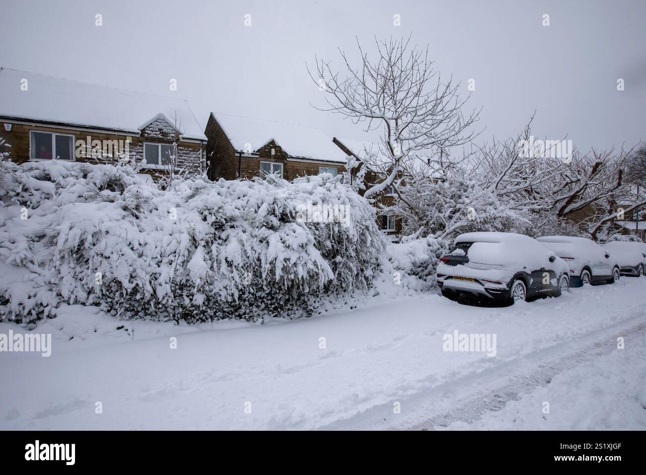 West Yorkshire, UK. 5th Jan, 2025. UK Weather. Heavy overnight snow in ...