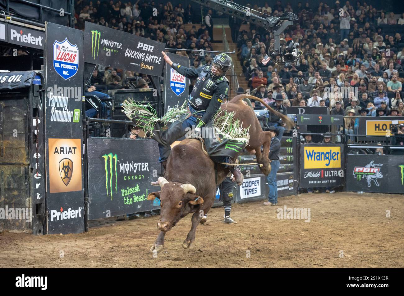 Derek Kolbaba rides Lansky during the second round of the Professional ...