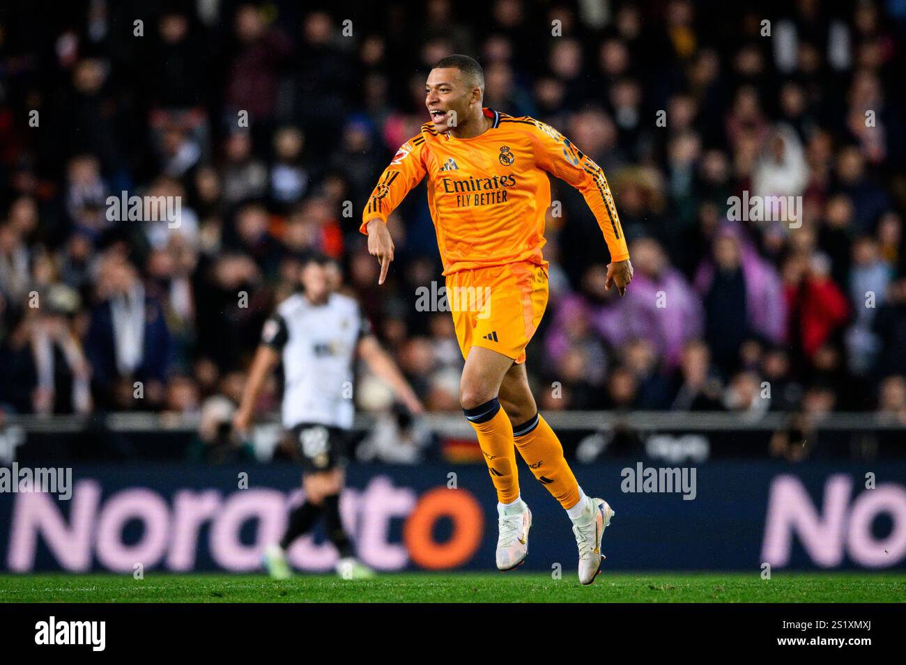 Kylian mbappé real madrid hi-res stock photography and images - Alamy