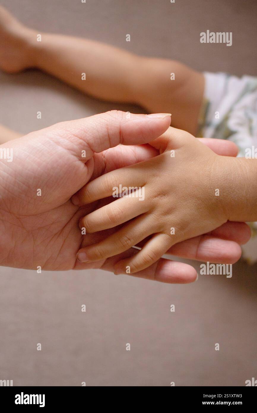 Baby hands in mother hand Stock Photo - Alamy