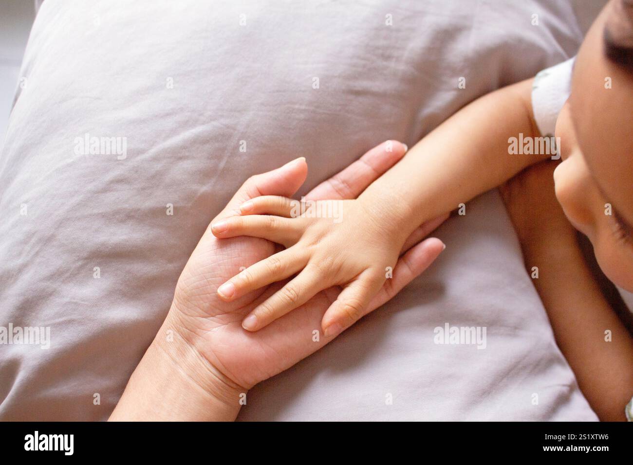 Baby hands in mother hand Stock Photo - Alamy