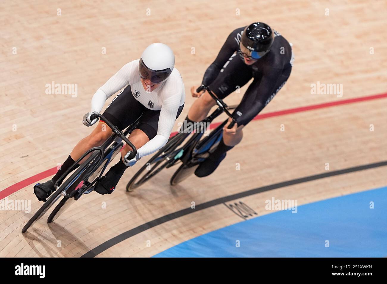 PARIS, FRANCE - AUGUST 10: Emma Hinze of Germany, Ellesse Andrews of ...
