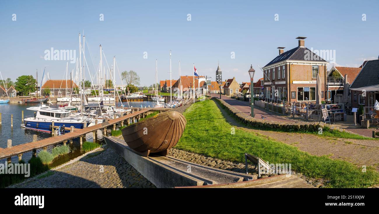 Dike Het Oost along old harbour with remnant of rescue boat ramp ...