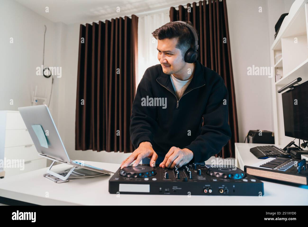 Professional audio visuals hi-res stock photography and images - Alamy