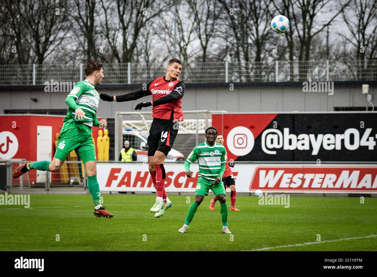 Leverkusen, Deutschland. 05th Jan, 2025. Patrick Schick (Bayer 04 Leverkusen, 14) beim Kopfball ...