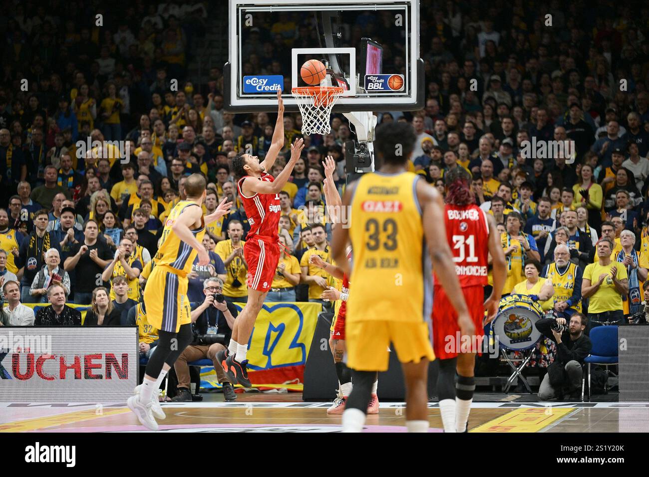 Punkt für Alba, Korbwurf, GER, ALBA Berlin vs. FC Bayern Muenchen ...