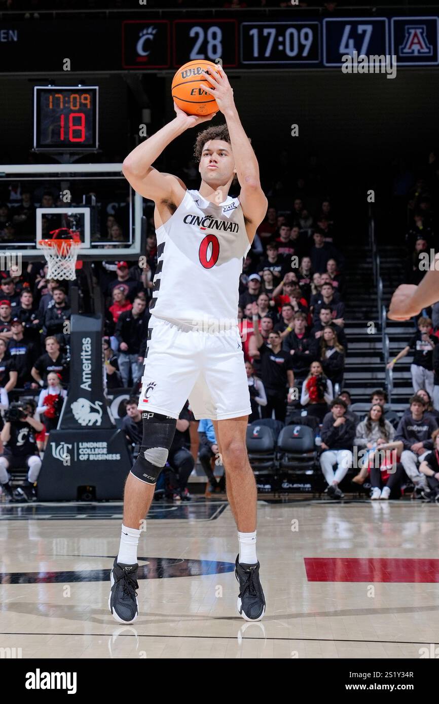 CINCINNATI, OH - JANUARY 04: Cincinnati Bearcats guard Dan Skillings Jr ...