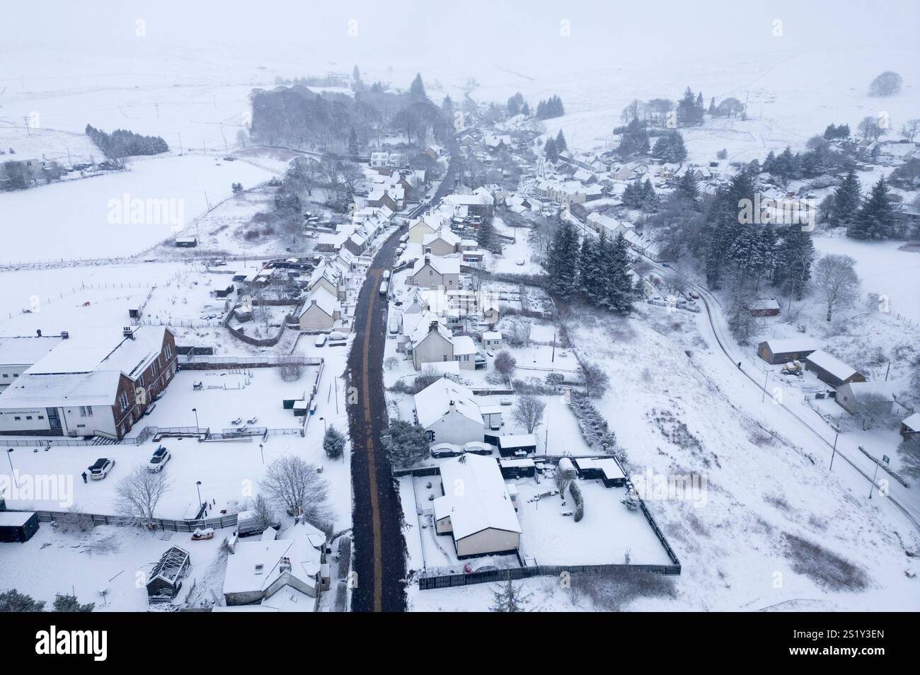 Leadhills, Scotland, UK. 5th January, 2025. Snow falls over much of the ...
