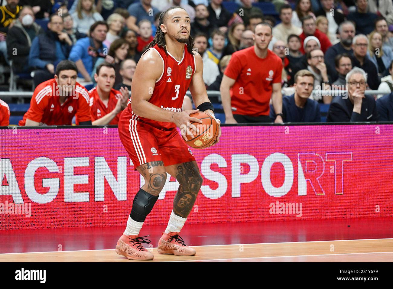 Berlin, Deutschland. 05th Jan, 2025. Carsen Edwards (FC Bayern Muenchen ...
