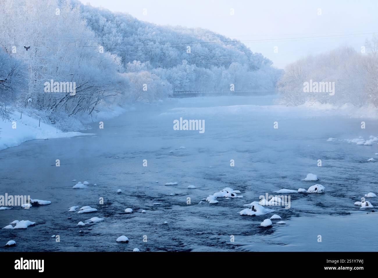 (250105) -- HARBIN, Jan. 5, 2025 (Xinhua) -- This photo taken on Jan. 4 ...