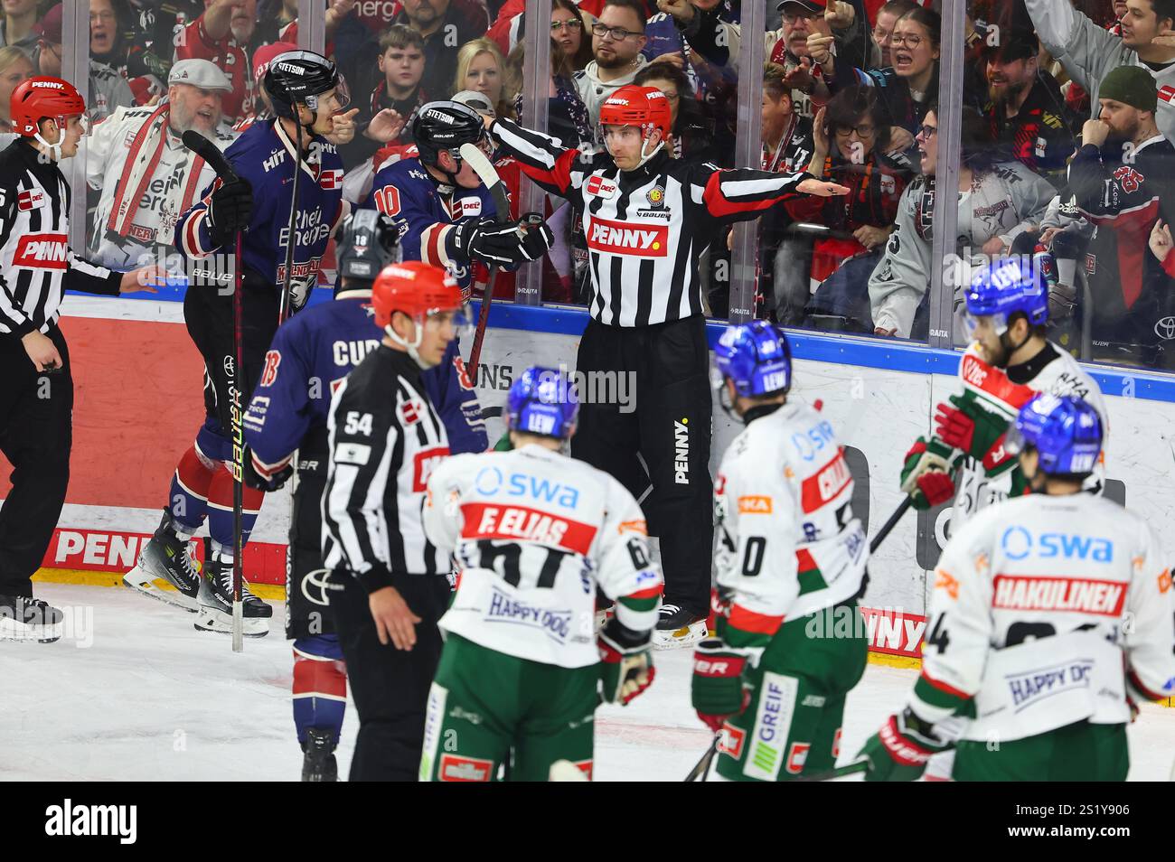Schiedsrichter Benjamin Hoppe erkannt das vermeintliche Tor zum 2:2 ...