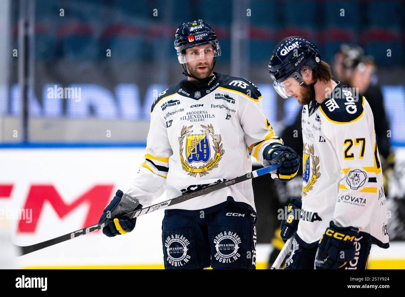 250105 Södertäljes Sebastian Dyk och Daniel Norbe inför ishockeymatchen ...