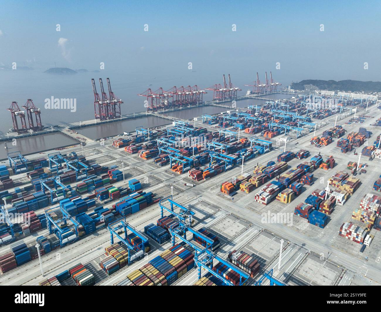 (250105) -- BEIJING, Jan. 5, 2025 (Xinhua) -- An aerial drone photo ...