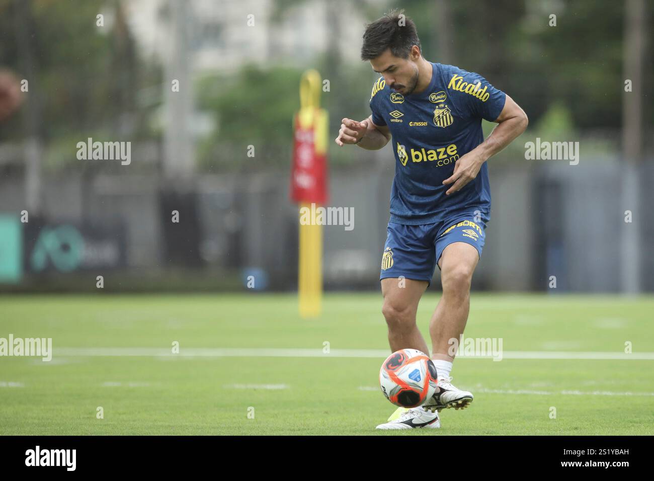 SP - SANTOS - 01/05/2025 - SANTOS, TRAINING - William, Santos player ...