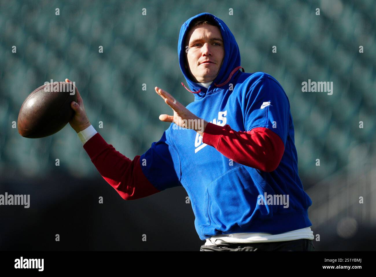 New York Giants quarterback Drew Lock (2) warms up before an NFL ...