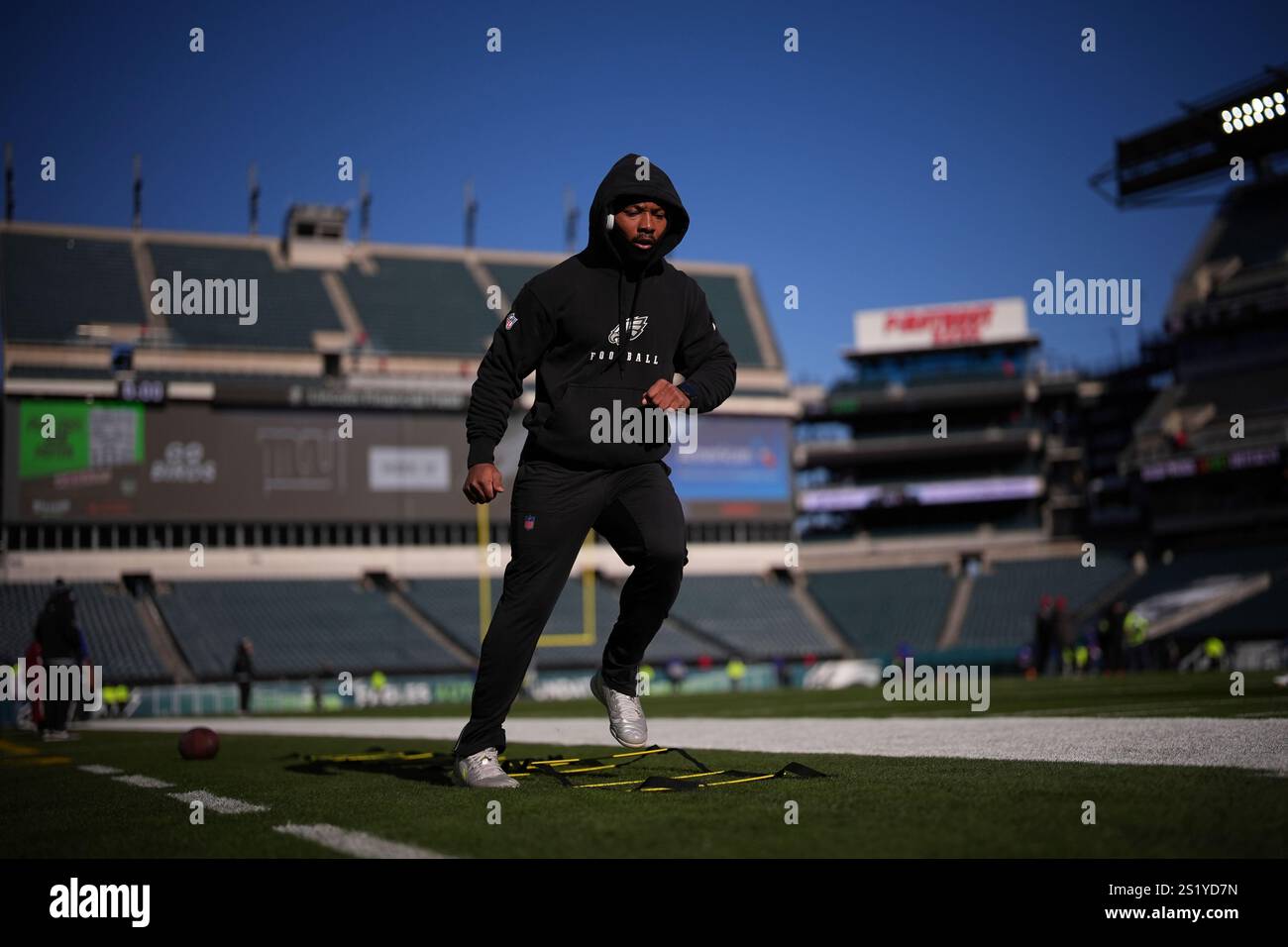 Philadelphia Eagles running back Kenneth Gainwell (14) warms up before ...