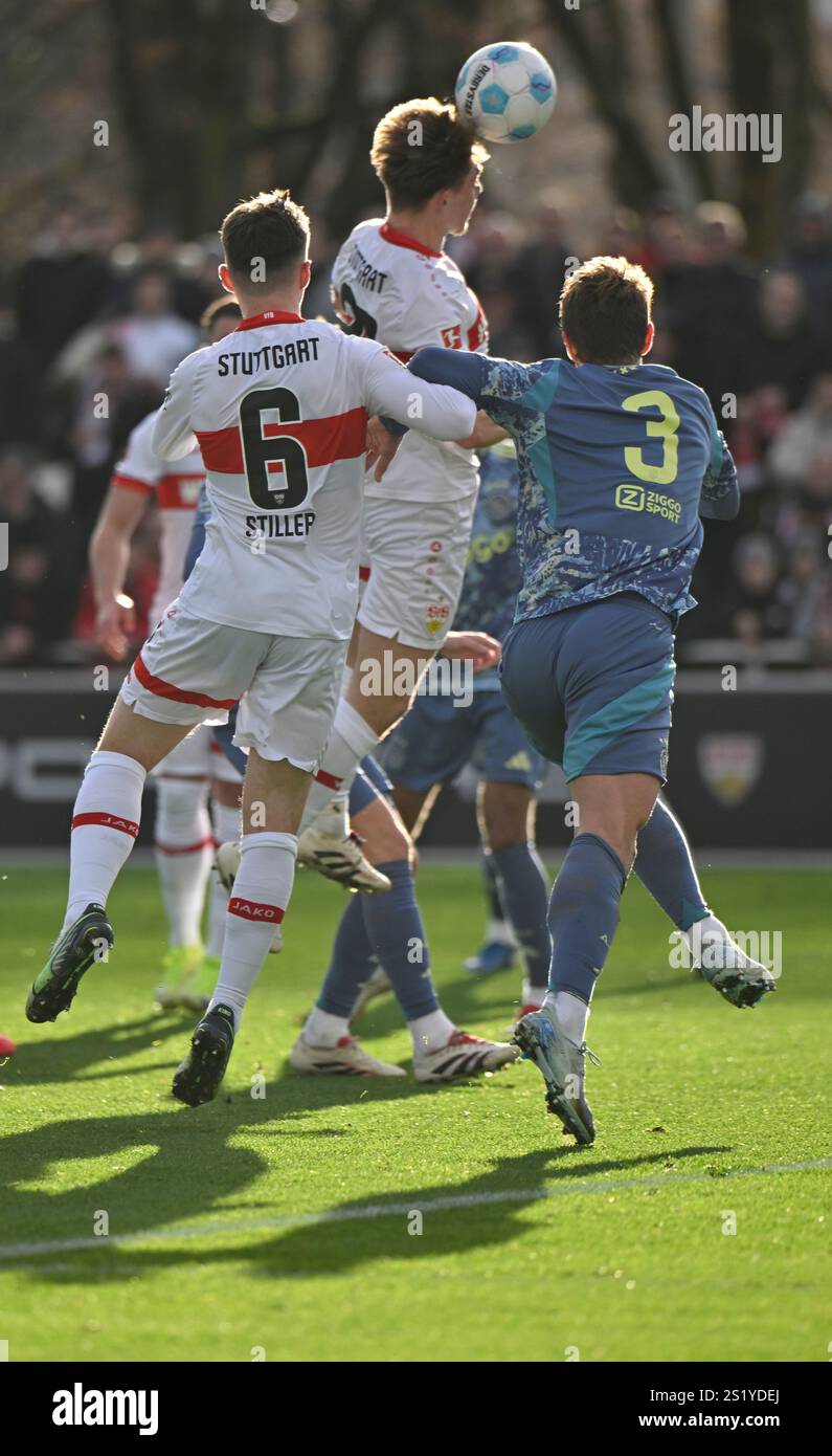 Strafraumszene, Torraumszene Kopfballduell Zweikampf Aktion Anthony Rouault VfB Stuttgart (29 ...