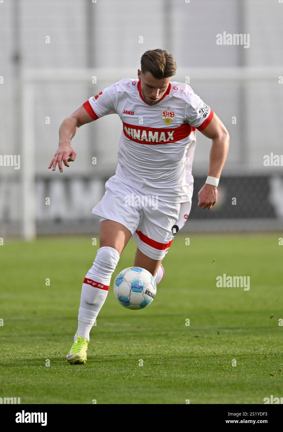 Ermedin Demirovic VfB Stuttgart (09) Aktion am Ball VfB Stuttgart vs ...