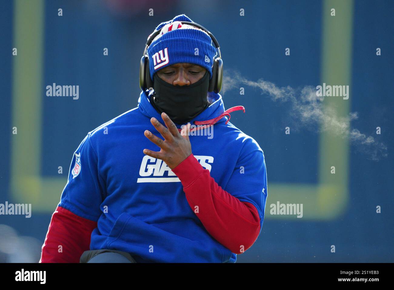 New York Giants running back Devin Singletary warms up before an NFL ...