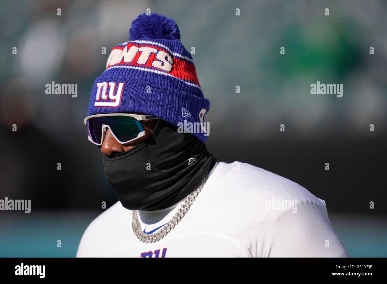 New York Giants defensive tackle Rakeem Nunez-Roches warms up before an ...