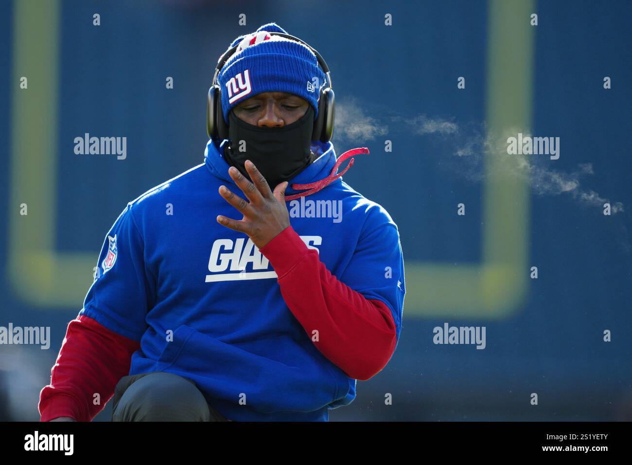 New York Giants running back Devin Singletary warms up before an NFL ...