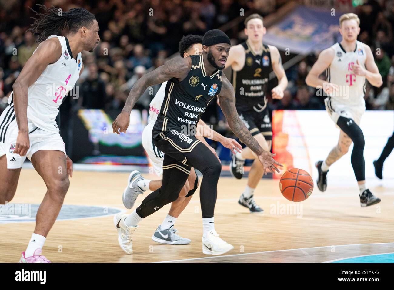 Braunschweig, Deutschland. 05th Jan, 2025. TJ Crockett (Nr. 1 ...