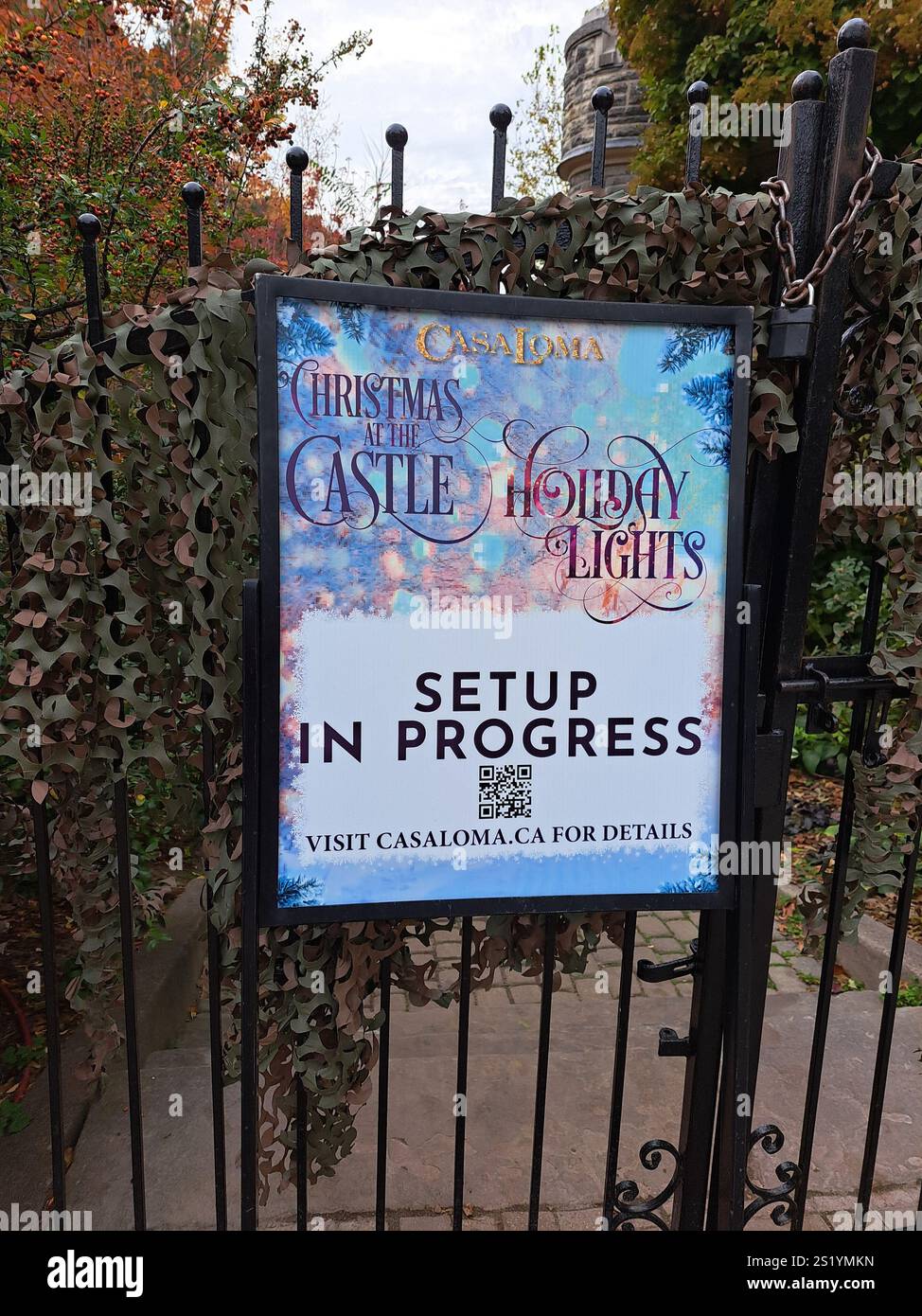 Christmas at the castle setup in progress sign in the garden at Casa ...