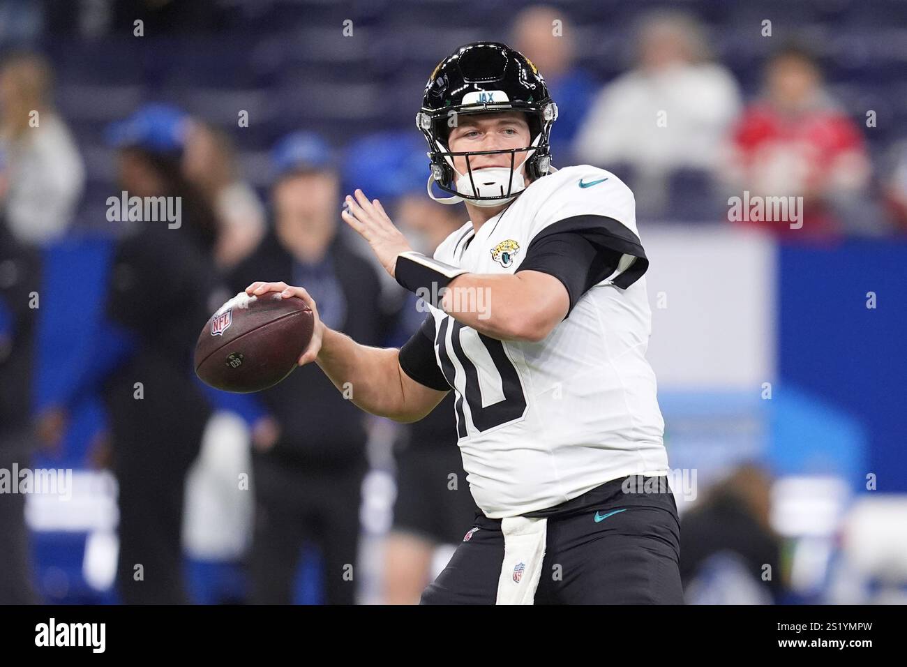 Jacksonville Jaguars quarterback Mac Jones (10) throws a pass during ...