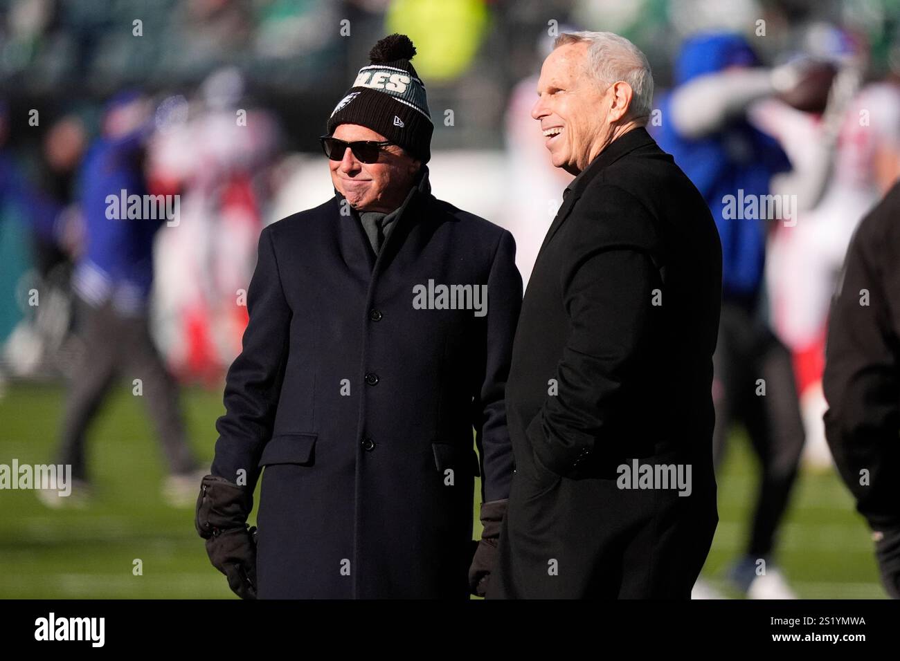 Philadelphia Eagles owner Jeffrey Lurie, left, and New York Giants ...