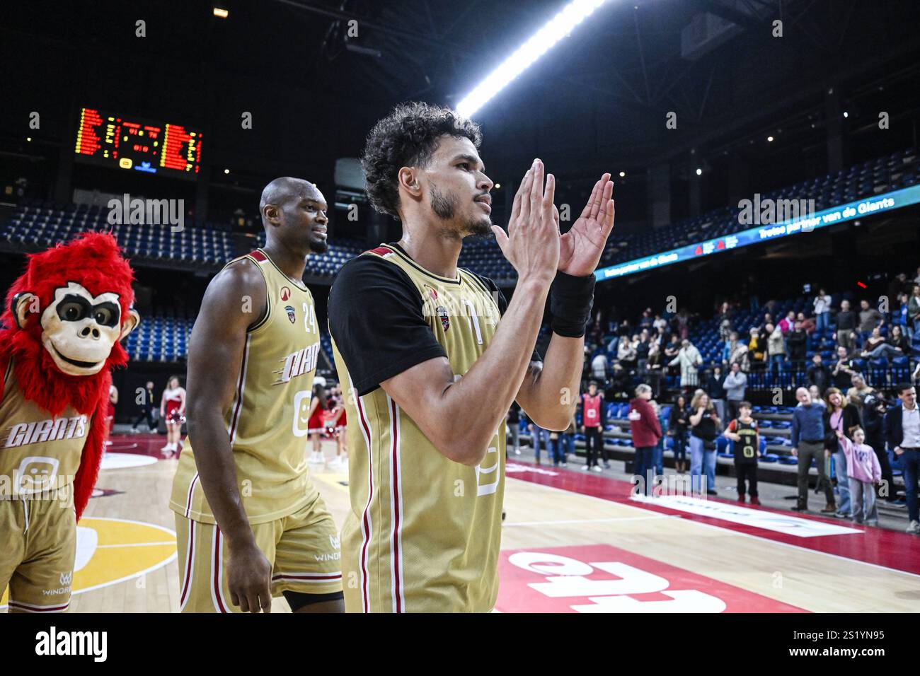 Brussels, Belgium. 05th Jan, 2025. Antwerp's Kevin Tumba and Antwerp's ...