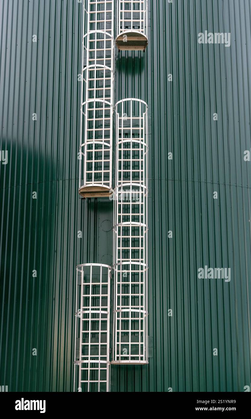 Fall protection systems hi-res stock photography and images - Alamy